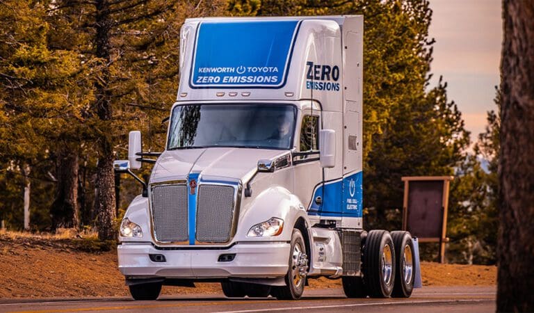 Charged EVs | Kenworth delivers T680E electric truck to Knight-Swift ...
