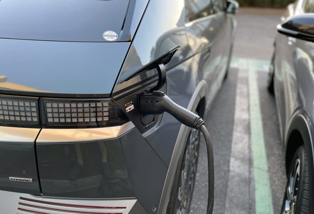 Charged EVs | Versinetic and Gemini 2000 create single-point EV payment ...