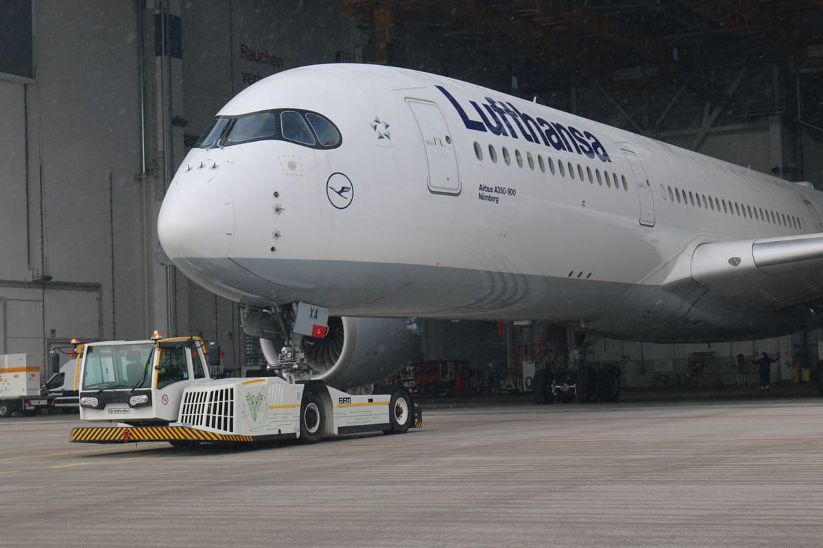 Charged EVs | Munich Airport to deploy 14 Goldhofer electric aircraft ...